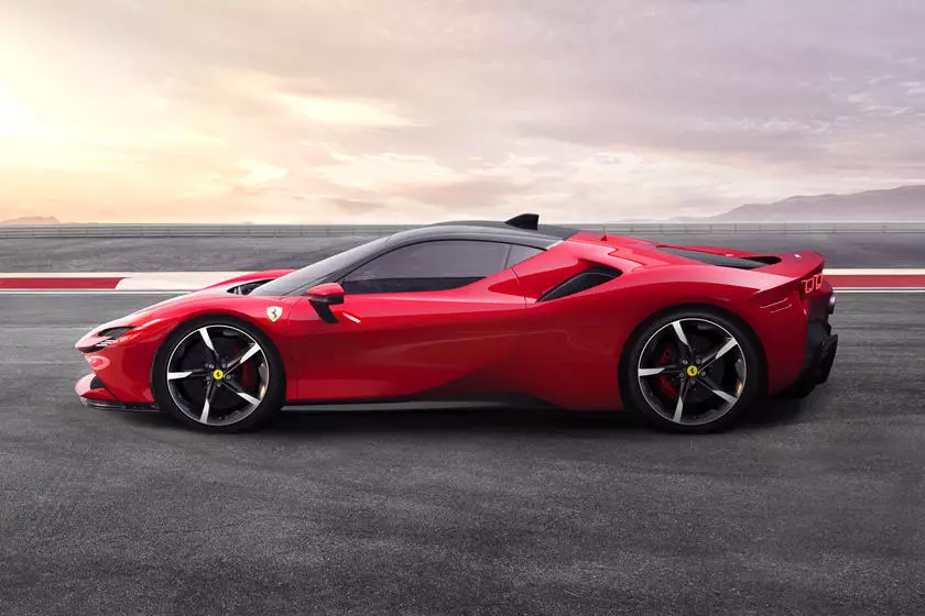 Pandangan Sisi Ferrari SF90 Stradale 2020