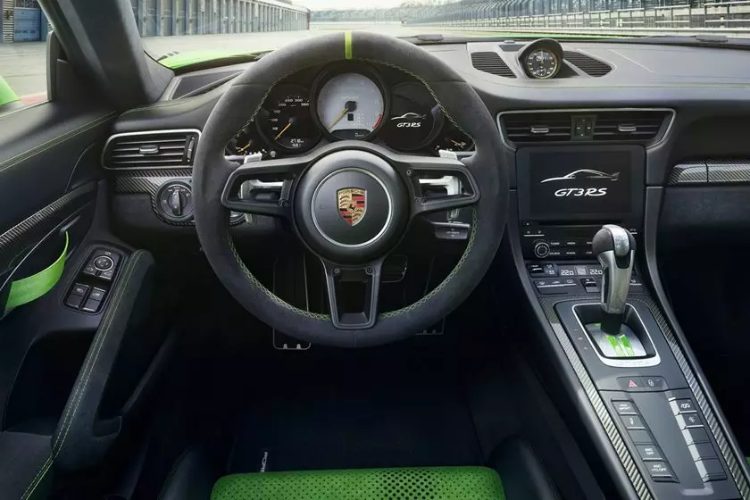 නව Porsche 911 GT3 RS අපට යමක් පැවසීමට කොළ පැහැයෙන් වර්ණාලේප කර තිබේද? 11568_9