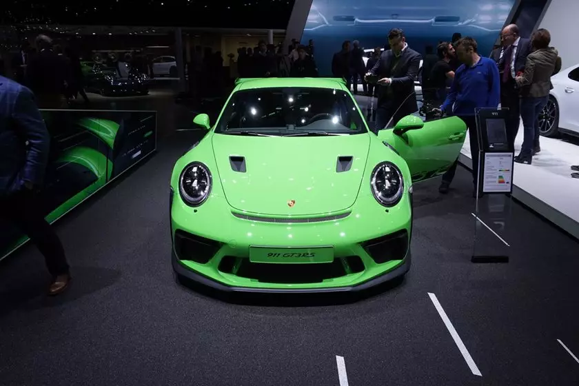 Porsche 911 GT3 RS በጄኔቫ ውስጥ በጣም ደስተኛው ትንሽ የስፖርት መኪና ነው። 11618_2