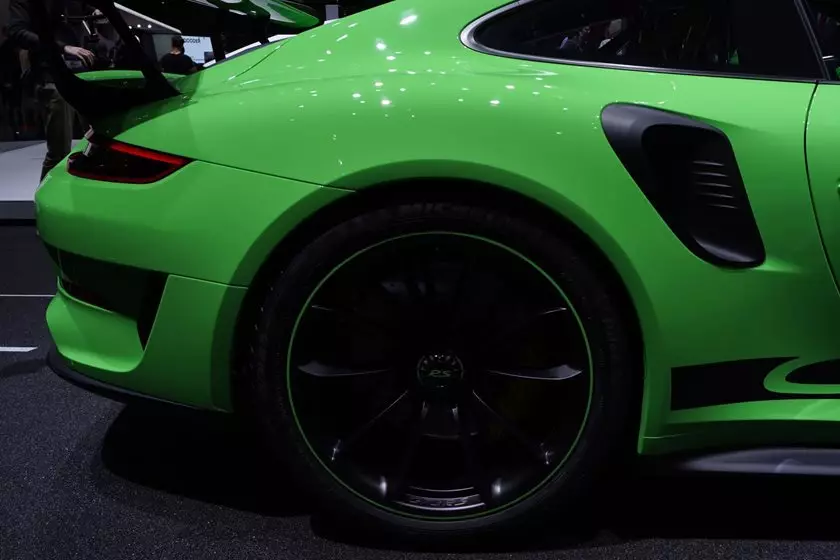 Porsche 911 GT3 RS በጄኔቫ ውስጥ በጣም ደስተኛው ትንሽ የስፖርት መኪና ነው። 11618_6