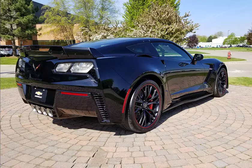 La dernière Chevrolet Corvette C7 sort de la chaîne de production 11623_3