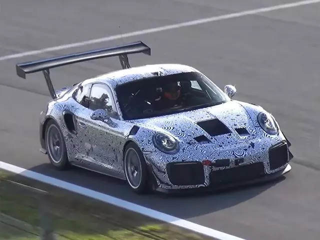 A po përgatit Porsche një 911 GT2 RS akoma më të fortë? 11639_1