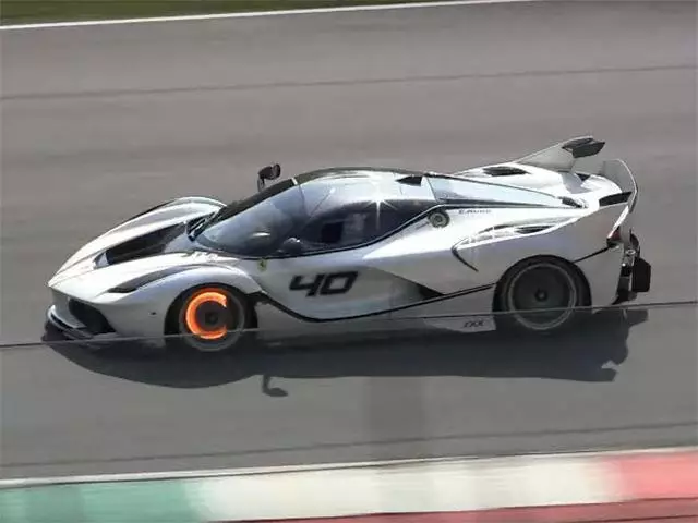 Track Jou ak Yon Pakèt Ferrari FXXKs Se Odyovizyèl Porn 1166_1