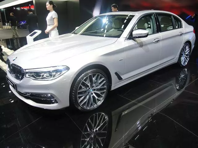 Lang-wielbasis BMW 5-reeks Li onthul by Auto Shanghai 1170_1