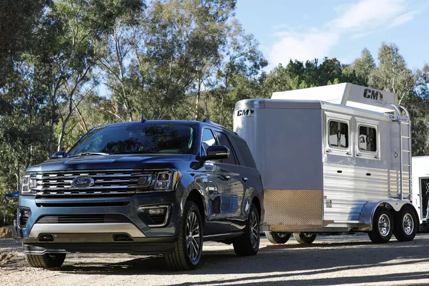 Vista de ángulo frontal de la Ford Expedition 2018-2021