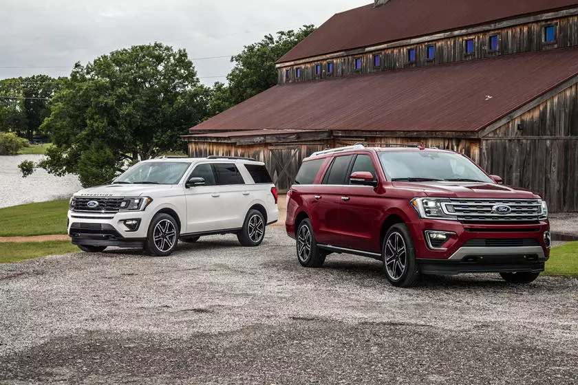 Vista de ángulo frontal de la Ford Expedition 2018-2021