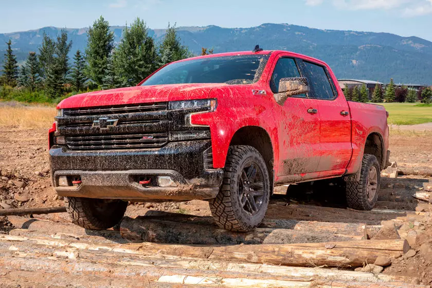 2019-2020 Chevrolet Silverado 1500 Μπροστινή γωνιακή όψη