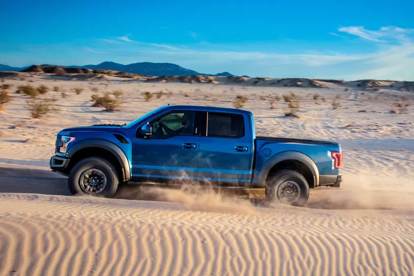 2017-2018 Ford F-150 Raptor w ruchu