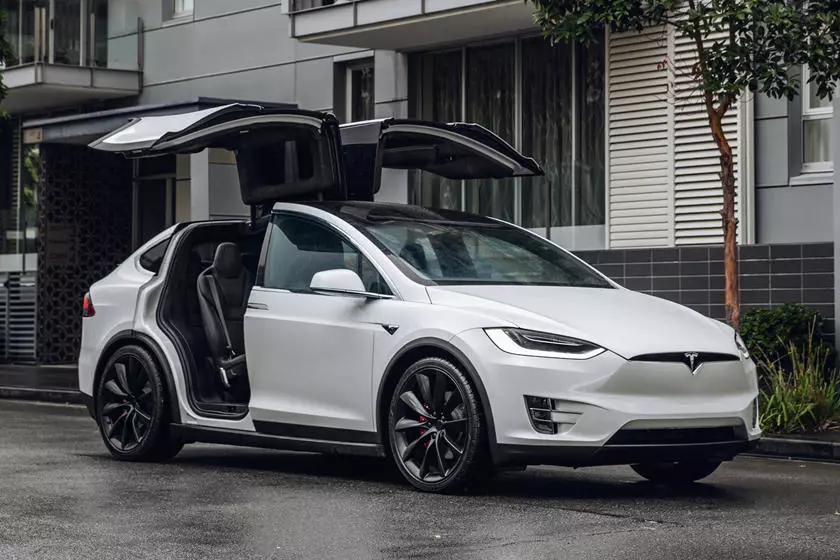 Tesla Model X 2016-2020, вид спереди, ракурс