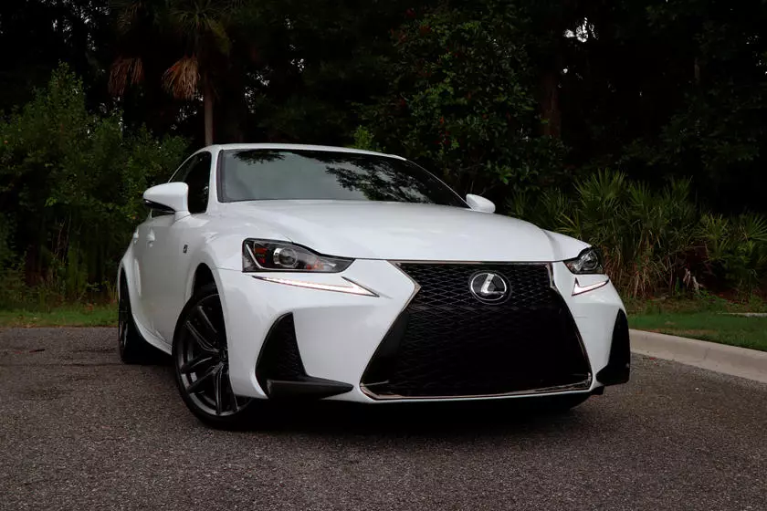 Geri ir blogi 2019 m. „Lexus IS 350 F-Sport“. 12086_1