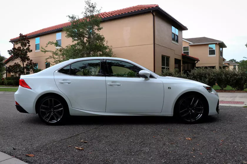 2019 Lexus IS 350 F-Sport-un Yaxşı və Pisləri 12086_2