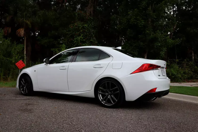 Geri ir blogi 2019 m. „Lexus IS 350 F-Sport“. 12086_9