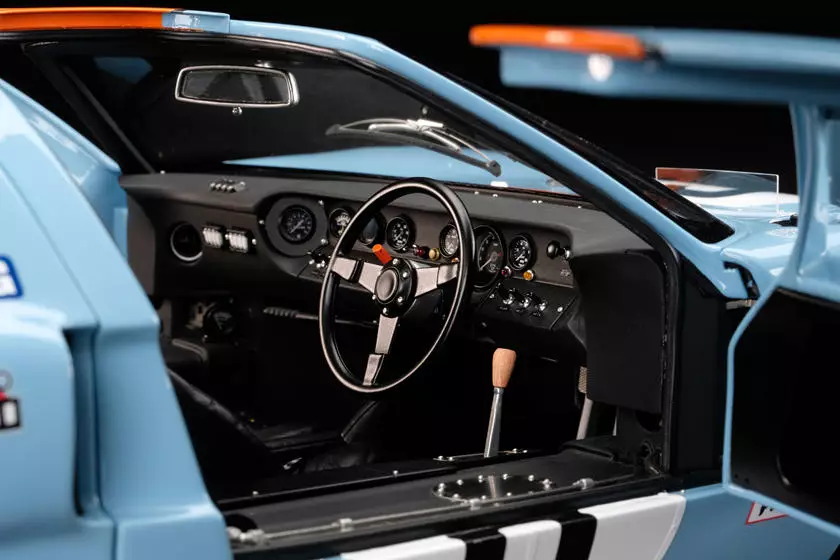 این مدل مقیاس فورد GT40 دارای جزئیات غیرعادی است 12172_9