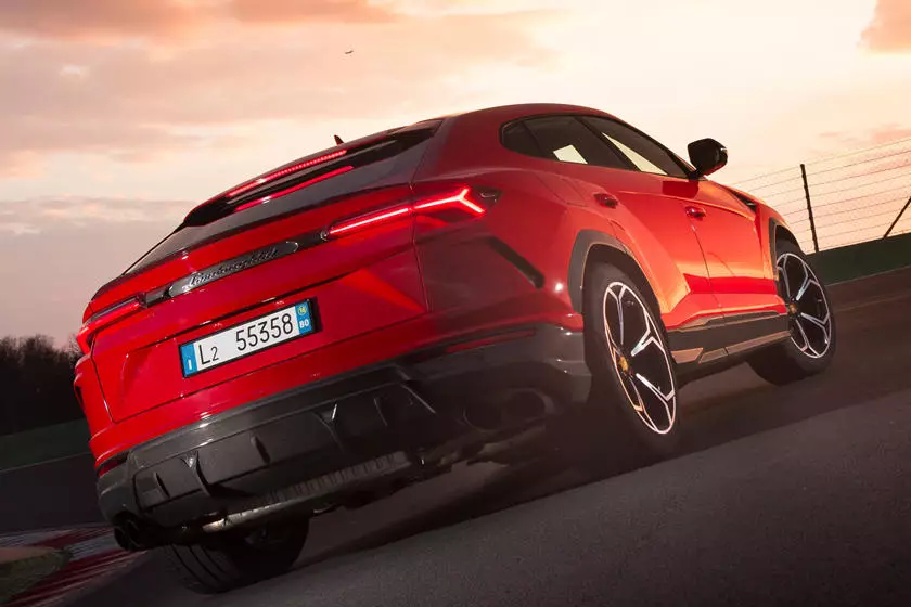 Megachurch Pastor Opariak emaztea Lamborghini Urus urteurrenerako 12217_2