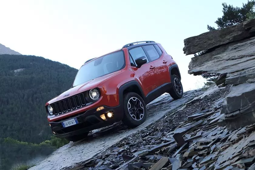 La prossima Jeep Renegade avrà interni aggiornati e una trasmissione ibrida 12256_4