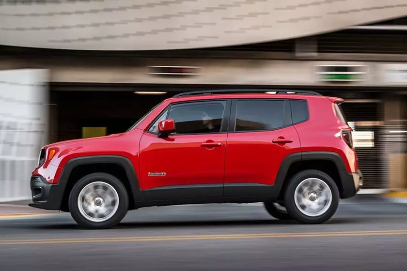 La prossima Jeep Renegade avrà interni aggiornati e una trasmissione ibrida 12256_5