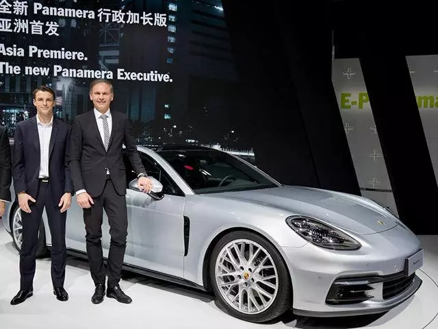 Porsche presenta cinco modelos para China en Shanghai tras un récord de vendas 1225_1