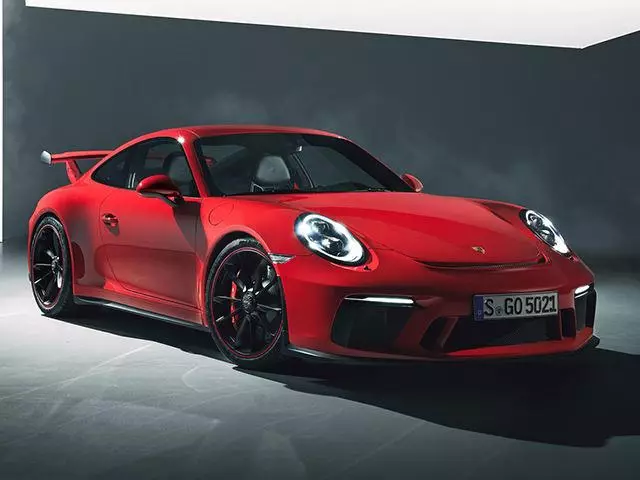 Porsche presenta cinco modelos para China en Shanghai tras un récord de vendas 1225_2