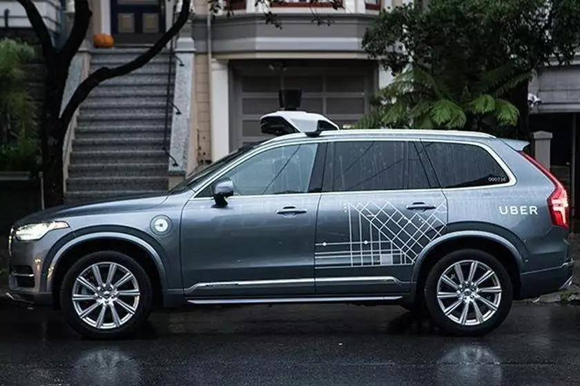 Hunan-yrru Uber Volvo XC90 Yn Taro Ac Yn Lladd Cerddwr Yn Arizona 12324_1