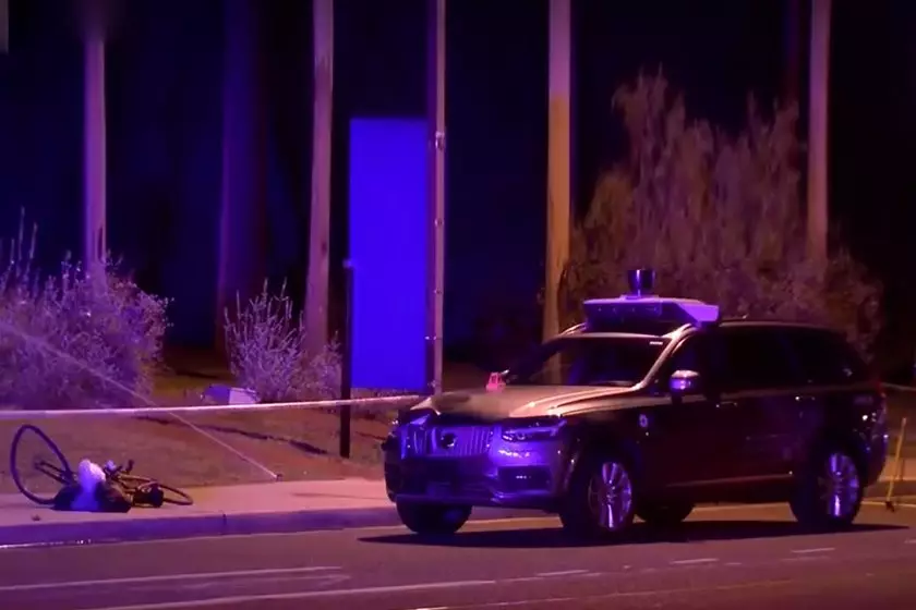 Uber Volvo XC90 a guida autonoma colpisce e uccide un pedone in Arizona 12324_2