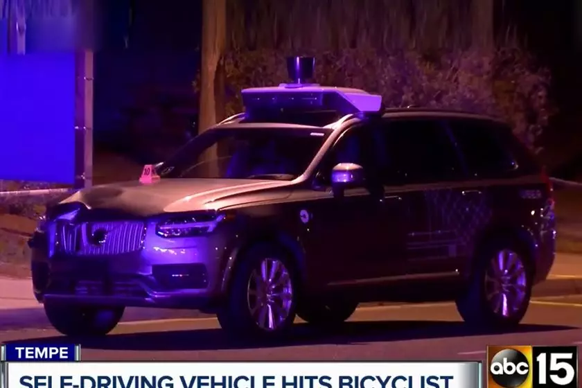 Hunan-yrru Uber Volvo XC90 Yn Taro Ac Yn Lladd Cerddwr Yn Arizona 12324_3