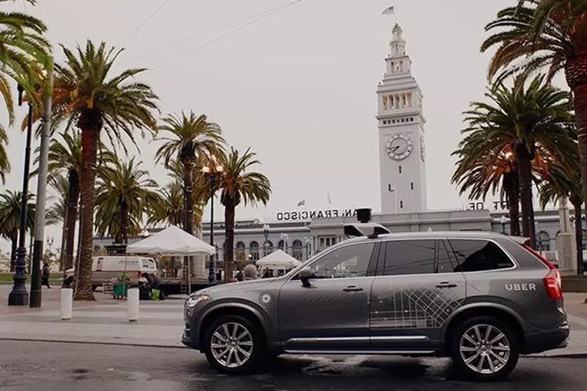 Az önvezető Uber Volvo XC90 nekiütközött egy gyalogosnak Arizonában 12324_6