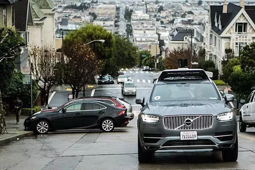 Az önvezető Uber Volvo XC90 nekiütközött egy gyalogosnak Arizonában 12324_7