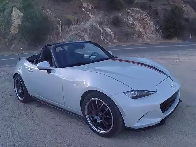 Ev Mazda MX-5 Miata xwedî 520-HP 6.2-lître LS3 V8 û giraniya wê 2,600 Lbs e. 12335_1