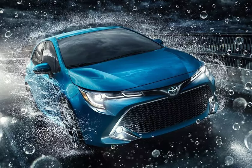 Der brandneue Toyota Corolla Hatchback bricht mit neuem Namen aus der Deckung 12396_1