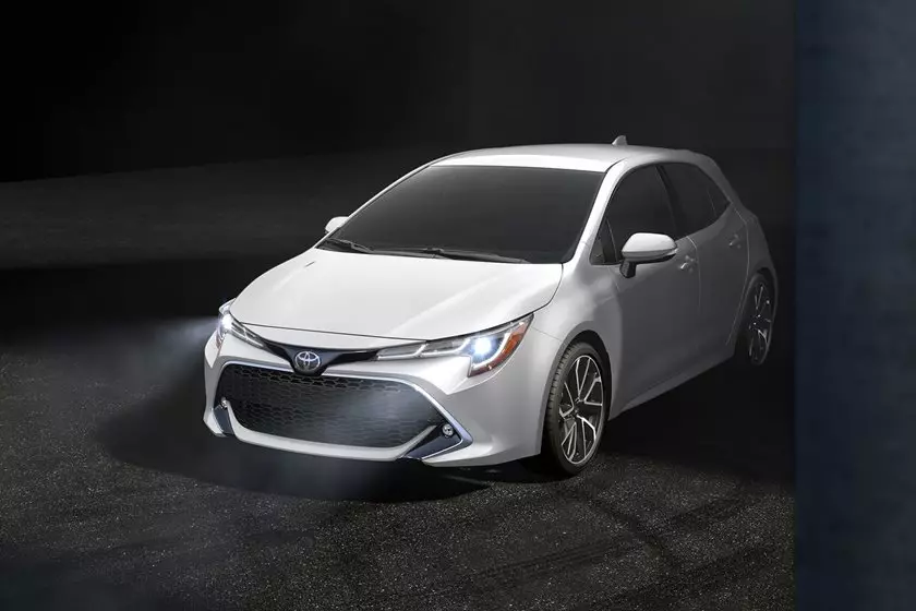 Барлык яңа Toyota Corolla Hatchback яңа исем белән каплана 12396_10