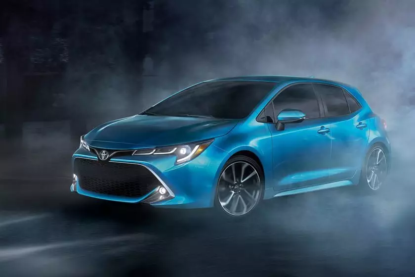 Gloednieuwe Toyota Corolla Hatchback breekt dekking met nieuwe naam 12396_2