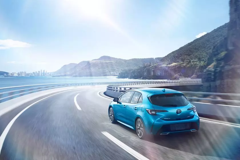 Gloednieuwe Toyota Corolla Hatchback breekt dekking met nieuwe naam 12396_4