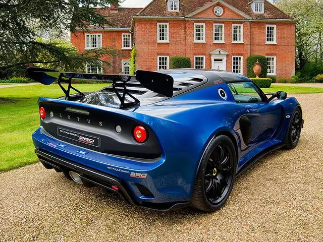 Møt The Lotus Exige Cup 380: The Most Hardcore Road-Legal Exige Ever 1240_2