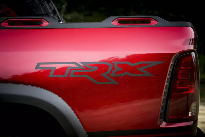 Nansi Indlela I-Ram Rebel TRX Ezoyishaya Ngayo I-Ford Raptor 12416_3