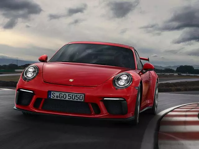 Porsche သည် Nurburgring Lap Time Records ကို ဂရုမစိုက်ပါ။ 1284_1