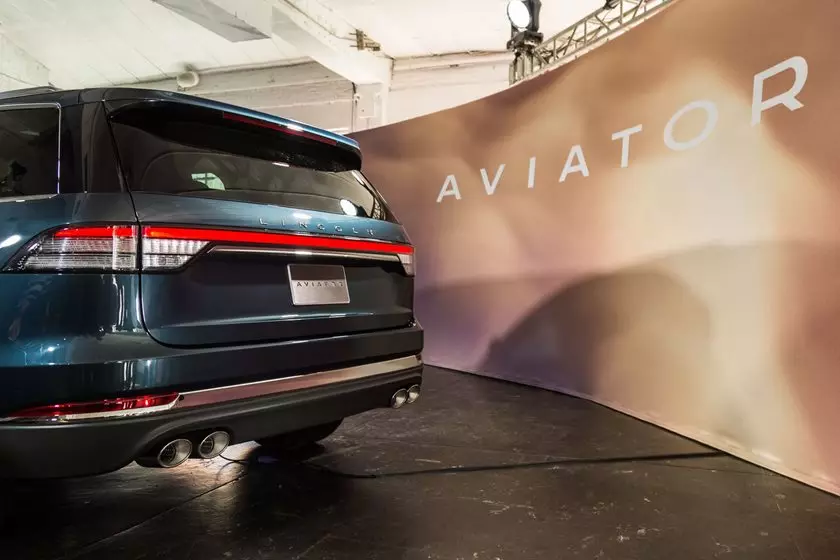 Lincoln Reimagines Aviator 2020 jako odvážný, přeplňovaný, hybridní crossover 12886_8