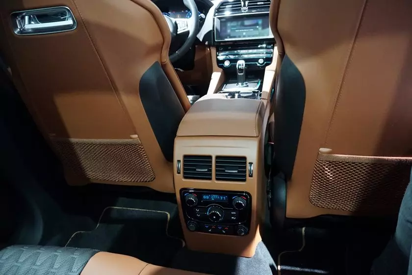 2019 Jaguar F-Pace SVR خاندان ۾ فاسٽ رکي ٿو 12930_12