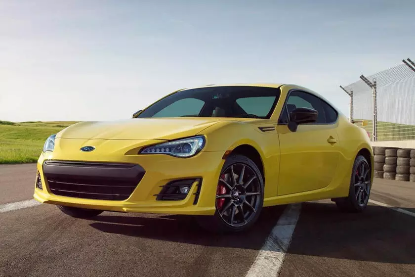 2017-2020 Subaru BRZ trijų ketvirčių priekinis vaizdas iš kairės