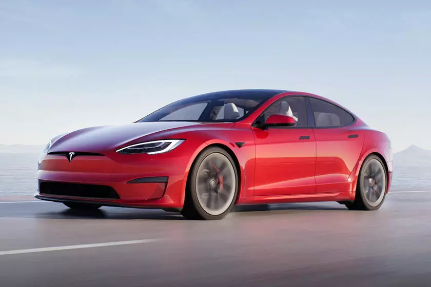 2021 Tesla Model S Возење со кариран преден поглед