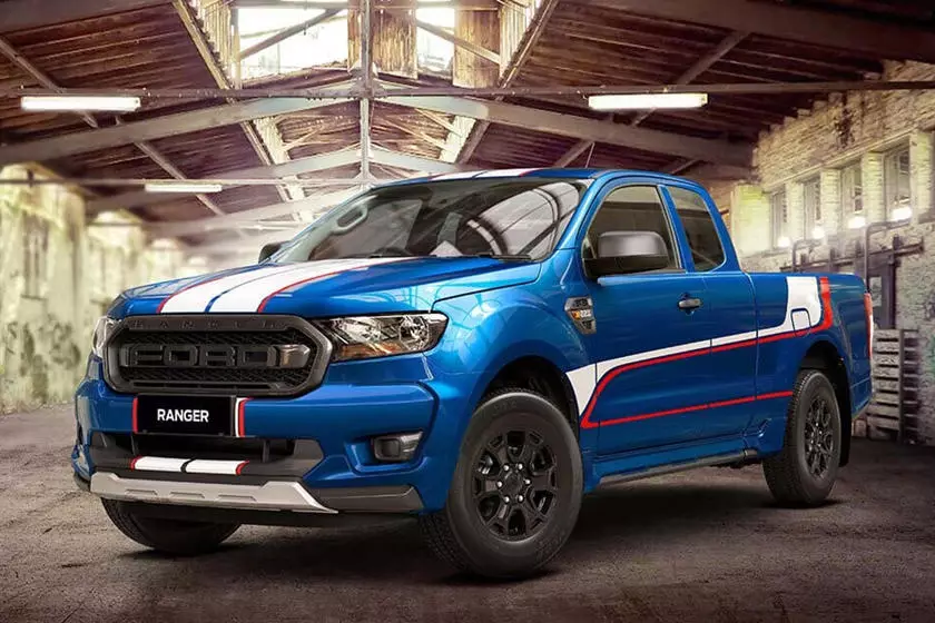 រថយន្ត Ford Ranger ពណ៌ក្រហម ស និងខៀវ នេះមិនមែនសម្រាប់អាមេរិកទេ។ 13295_2