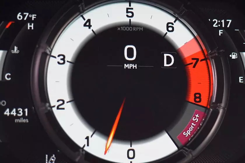 Lexus IS 350 F-Sport에서 포뮬러 드리프트 드라이버가 미끄러지는 것을 지켜보십시오. 13434_4