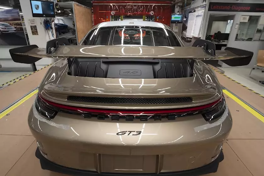 Hierdie Porsche 911 GT3 het die perfekte pasgemaakte verfkleur 13500_12