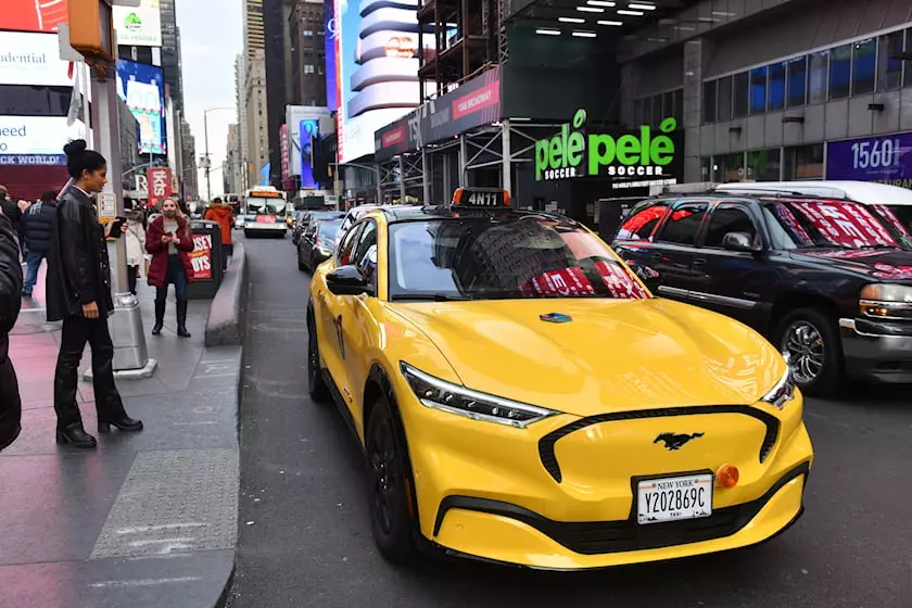 Uber se vennootskap met New York se Yellow Cabs is 'n groot skuif 13511_1