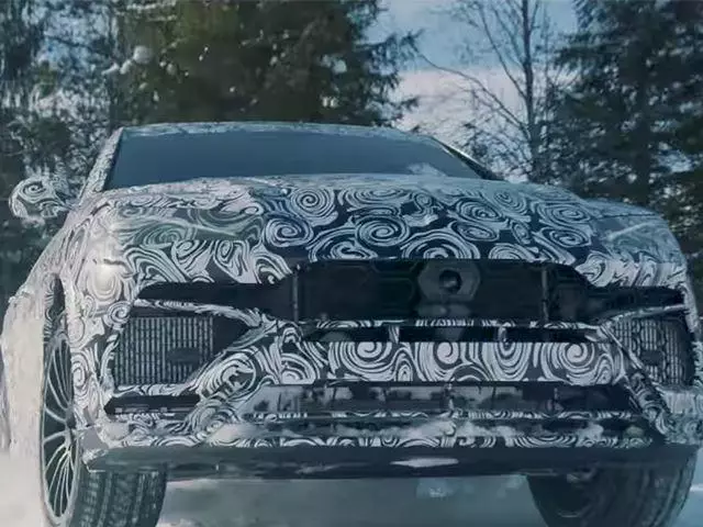 Слайди Lamborghini Urus дар барфро тамошо кунед 13591_1