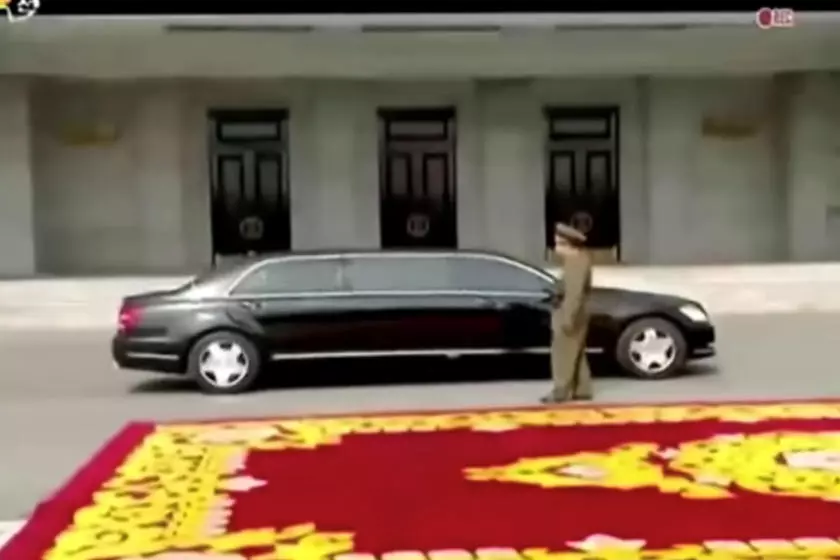 Paano Ipinuslit ng North Korea ang Dalawang $1.5M Bullet-Proof Mercedes 13690_5