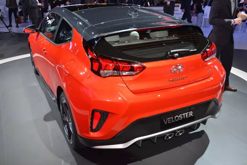 Hyundai wäert et net zouginn, awer den neie Veloster kann AWD handhaben 13702_2