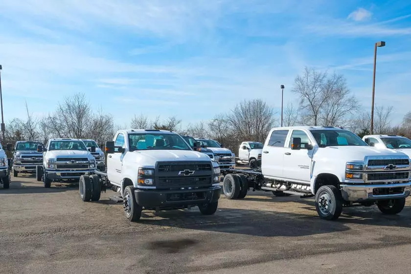 La prima Chevy Silverados per servizio medio in assoluto si rivolge ai concessionari 13767_1