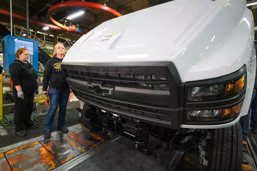 La prima Chevy Silverados per servizio medio in assoluto si rivolge ai concessionari 13767_3