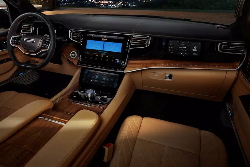 Visió general de l'interior del Jeep Grand Wagoneer 2022