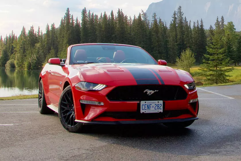 Pandangan Sudut Depan Boleh Tukar Ford Mustang GT 2018-2021